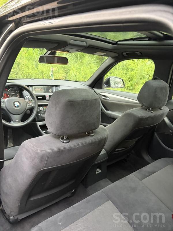 Black BMW X1 2012 in Riga, with an engine capacity of 2.00 L and mileage of 310 thousand km for 10495 €, photo 8 on AUTOMOTO.COM.LV
