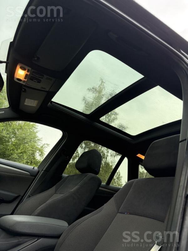 Black BMW X1 2012 in Riga, with an engine capacity of 2.00 L and mileage of 310 thousand km for 10495 €, photo 9 on AUTOMOTO.COM.LV