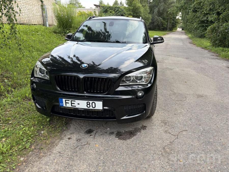 Black BMW X1 2012 in Riga, with an engine capacity of 2.00 L and mileage of 310 thousand km for 8695 €, photo 12 on AUTOMOTO.COM.LV
