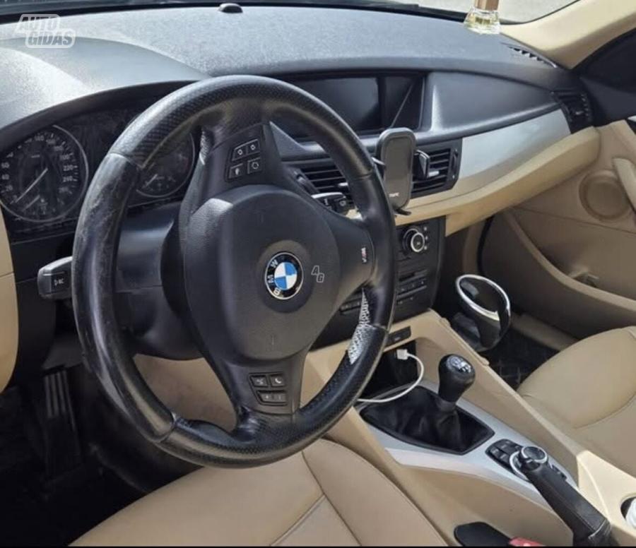Black BMW X1 2012 in Telschi, with an engine capacity of 2.00 L and mileage of 327 thousand km for 5400 €, photo 9 on AUTOMOTO.COM.LV