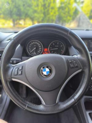 Black BMW X1 2012 in Kaunas, with an engine capacity of 2.00 L and mileage of 258 thousand km for 6300 €, photo 11 on AUTOMOTO.COM.LV