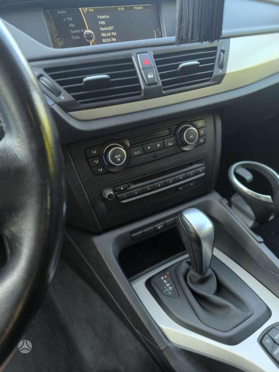 Black BMW X1 2012 in Kaunas, with an engine capacity of 2.00 L and mileage of 258 thousand km for 6300 €, photo 13 on AUTOMOTO.COM.LV