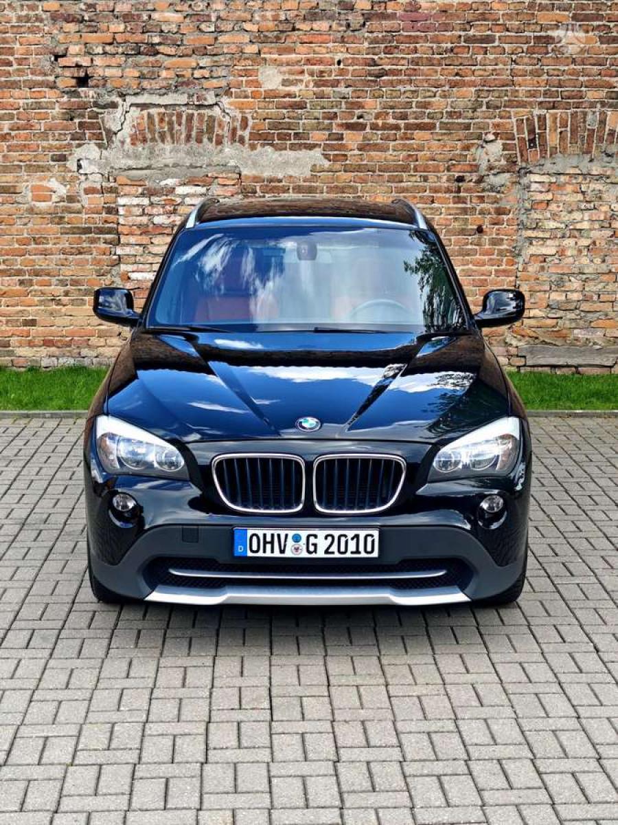 Black BMW X1 2012 in Kedainiai, with an engine capacity of 2.00 L and mileage of 191 thousand km for 7299 €, photo 4 on AUTOMOTO.COM.LV