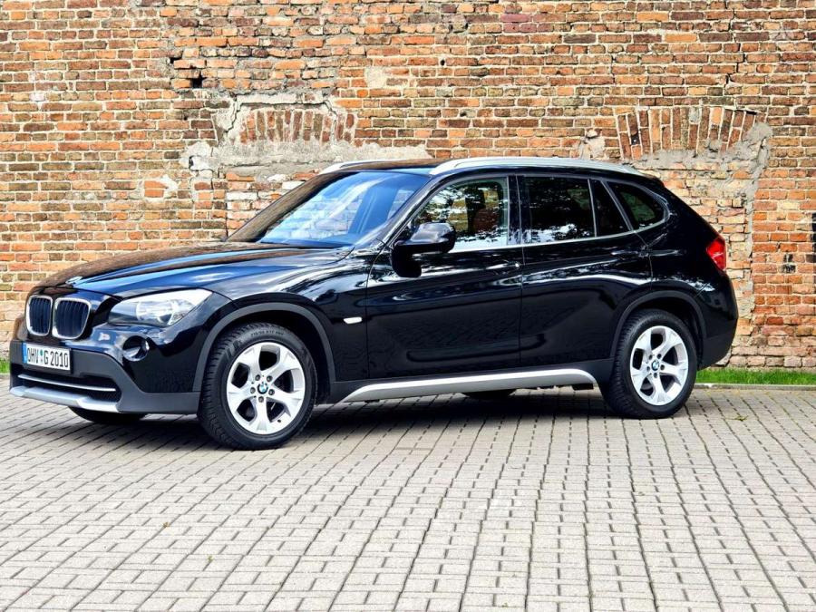 Black BMW X1 2012 in Kedainiai, with an engine capacity of 2.00 L and mileage of 191 thousand km for 7299 €, photo 18 on AUTOMOTO.COM.LV