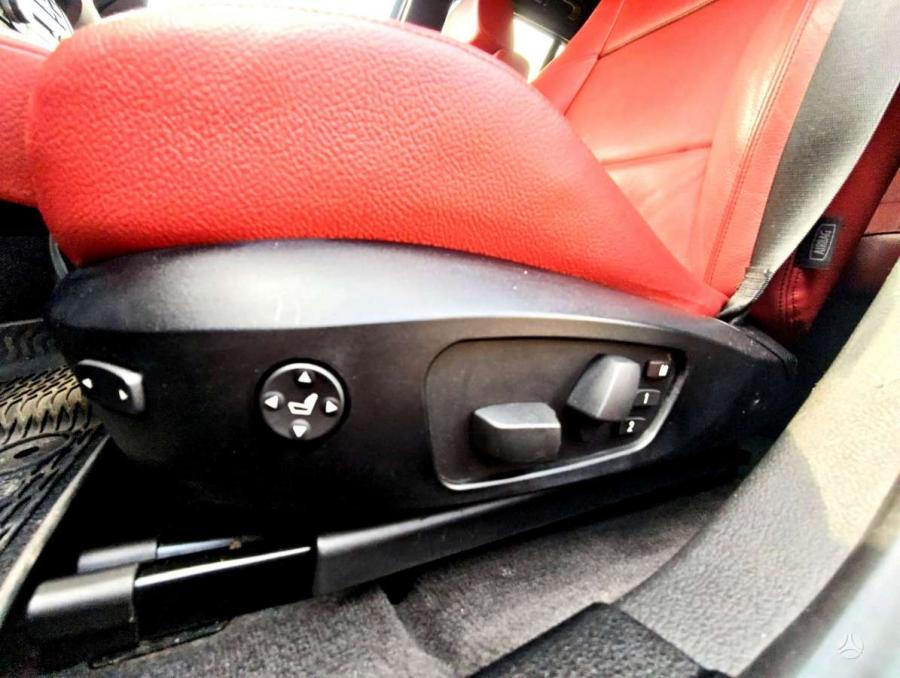 Black BMW X1 2012 in Kedainiai, with an engine capacity of 2.00 L and mileage of 191 thousand km for 7299 €, photo 22 on AUTOMOTO.COM.LV