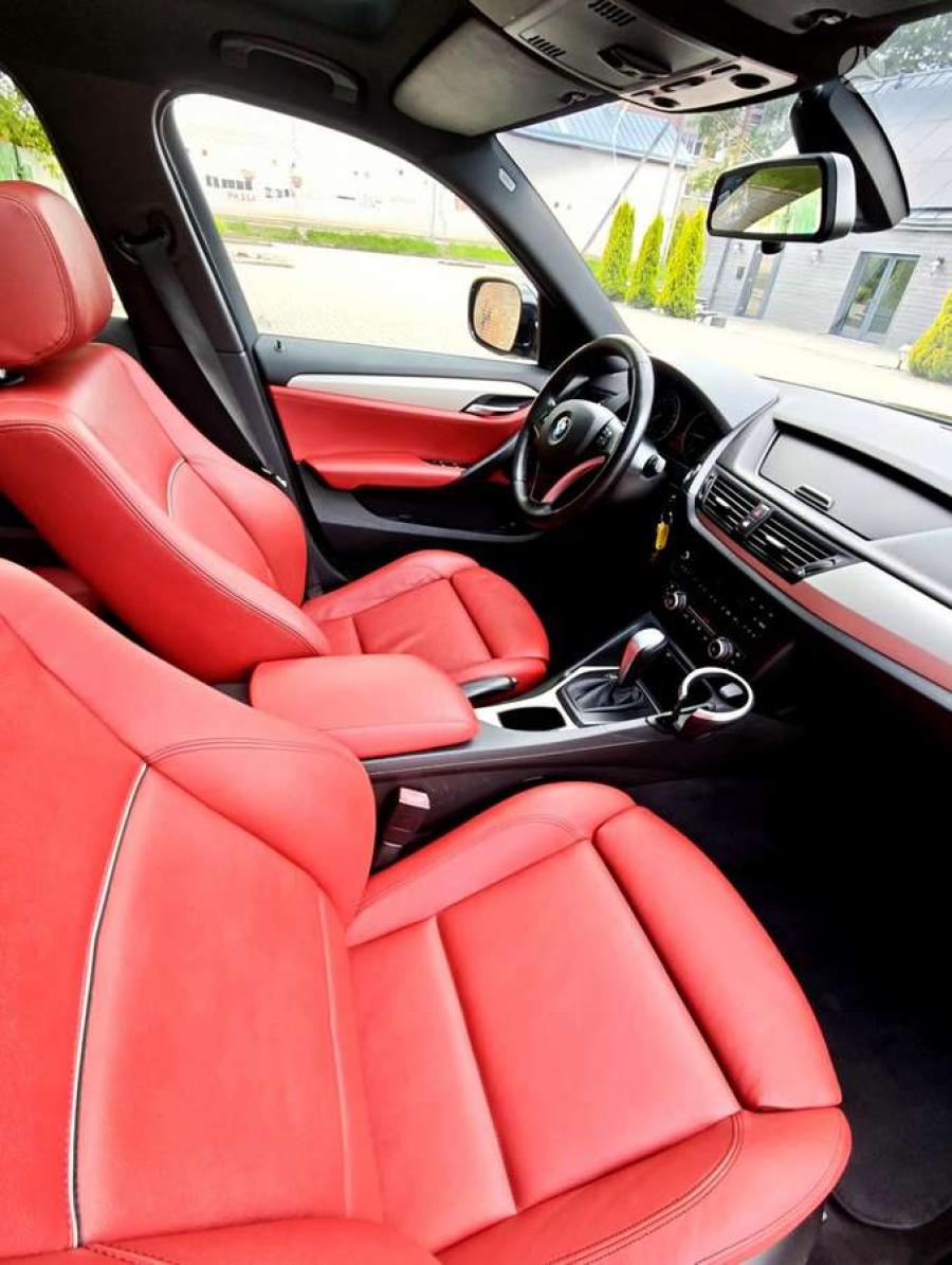 Black BMW X1 2012 in Kedainiai, with an engine capacity of 2.00 L and mileage of 191 thousand km for 7299 €, photo 25 on AUTOMOTO.COM.LV