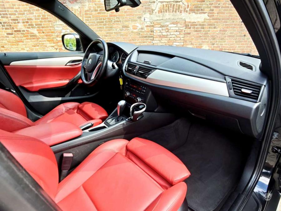 Black BMW X1 2012 in Kedainiai, with an engine capacity of 2.00 L and mileage of 191 thousand km for 7299 €, photo 28 on AUTOMOTO.COM.LV