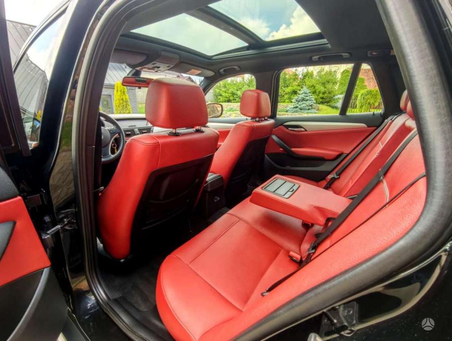 Black BMW X1 2012 in Kedainiai, with an engine capacity of 2.00 L and mileage of 191 thousand km for 7299 €, photo 31 on AUTOMOTO.COM.LV