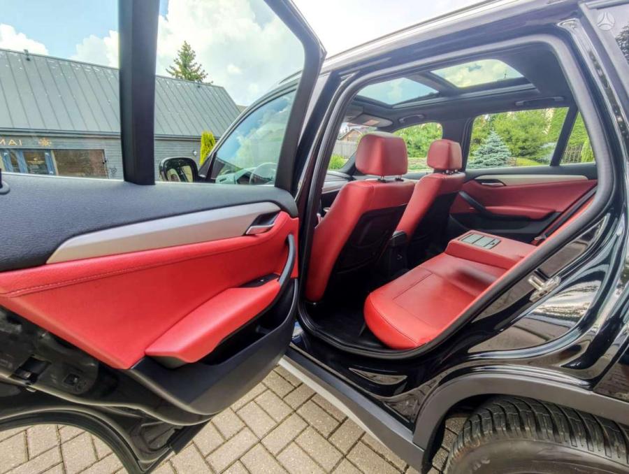 Black BMW X1 2012 in Kedainiai, with an engine capacity of 2.00 L and mileage of 191 thousand km for 7299 €, photo 34 on AUTOMOTO.COM.LV