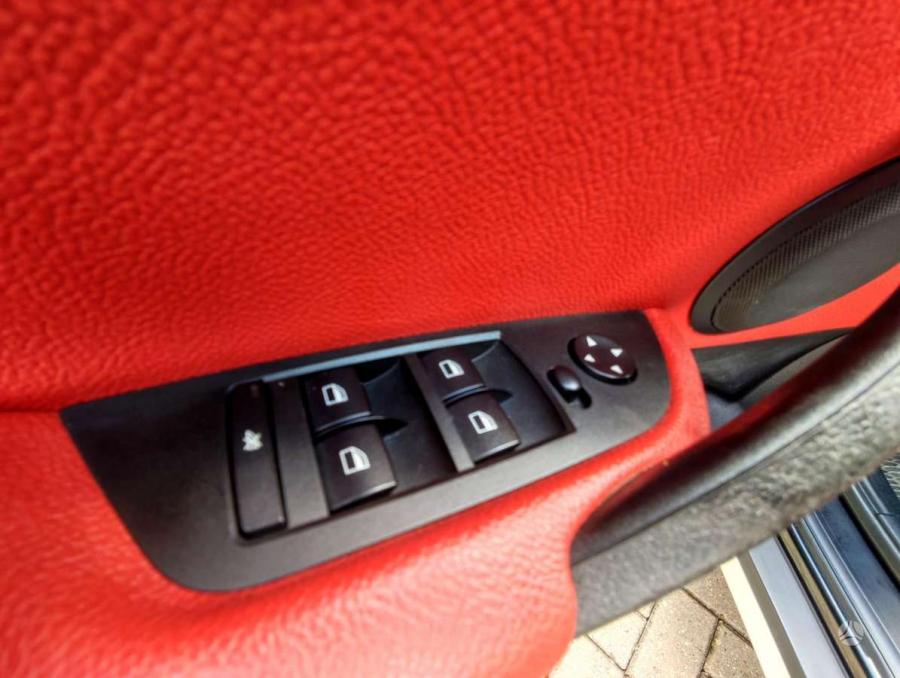 Black BMW X1 2012 in Kedainiai, with an engine capacity of 2.00 L and mileage of 191 thousand km for 7299 €, photo 40 on AUTOMOTO.COM.LV