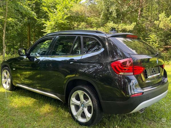 Black BMW X1 2012 in Utena, with an engine capacity of 2.00 L and mileage of 251 thousand km for 6450 €, photo 5 on AUTOMOTO.COM.LV