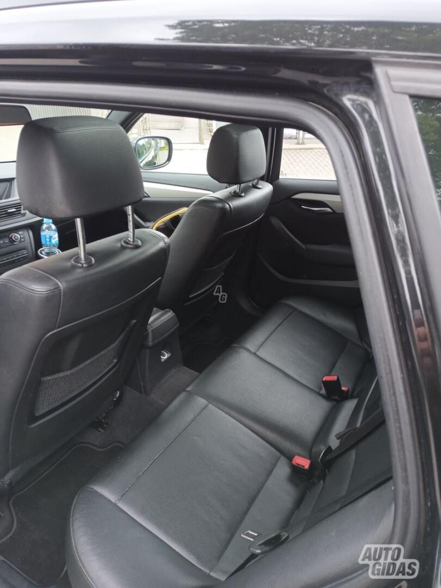 Black BMW X1 2012 in Telschi, with an engine capacity of 2.00 L and mileage of 243 thousand km for 7700 €, photo 18 on AUTOMOTO.COM.LV