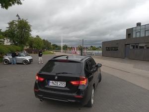 Black BMW X1 2012 in Telschi, with an engine capacity of 2.00 L and mileage of 243 thousand km for 7700 €, photo 21 on AUTOMOTO.COM.LV