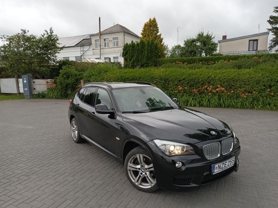 Black BMW X1 2012 in Telschi, with an engine capacity of 2.00 L and mileage of 243 thousand km for 7700 €, photo 24 on AUTOMOTO.COM.LV