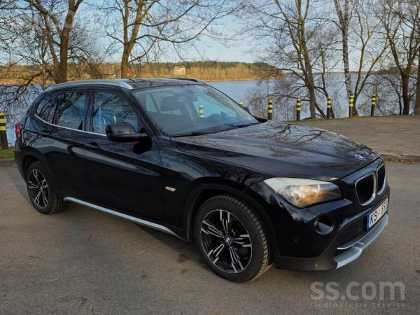 Melns BMW X1 2012 Rīga, ar dzinēja tilpumu 2.00 L un nobraukumu 295 tūkst. km par 7500 €, foto 1 vietnē AUTOMOTO.COM.LV
