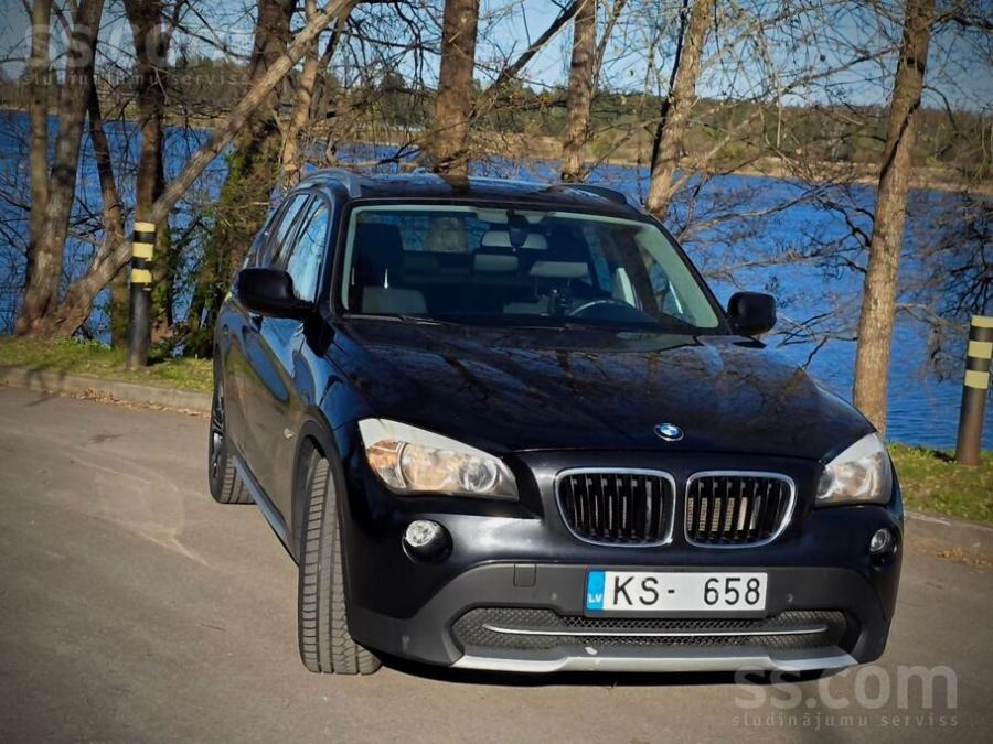 Black BMW X1 2012 in Riga, with an engine capacity of 2.00 L and mileage of 295 thousand km for 7500 €, photo 3 on AUTOMOTO.COM.LV