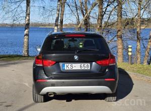 Black BMW X1 2012 in Riga, with an engine capacity of 2.00 L and mileage of 295 thousand km for 7500 €, photo 4 on AUTOMOTO.COM.LV