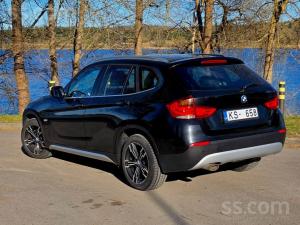 Black BMW X1 2012 in Riga, with an engine capacity of 2.00 L and mileage of 295 thousand km for 7500 €, photo 5 on AUTOMOTO.COM.LV