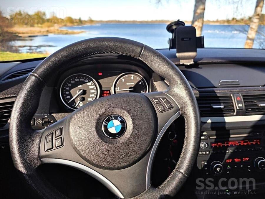 Black BMW X1 2012 in Riga, with an engine capacity of 2.00 L and mileage of 295 thousand km for 7500 €, photo 6 on AUTOMOTO.COM.LV