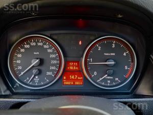 Black BMW X1 2012 in Riga, with an engine capacity of 2.00 L and mileage of 295 thousand km for 7500 €, photo 7 on AUTOMOTO.COM.LV