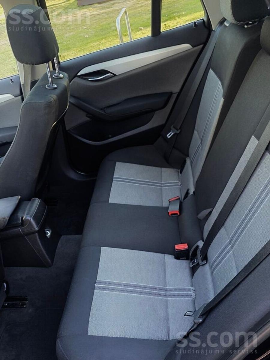 Black BMW X1 2012 in Riga, with an engine capacity of 2.00 L and mileage of 295 thousand km for 7500 €, photo 14 on AUTOMOTO.COM.LV