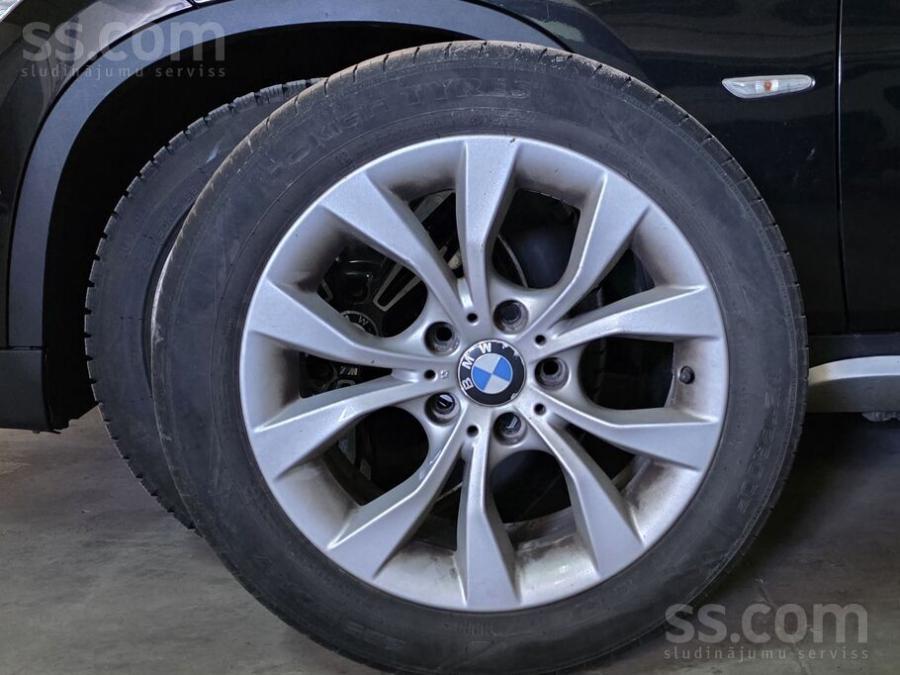 Black BMW X1 2012 in Riga, with an engine capacity of 2.00 L and mileage of 295 thousand km for 7500 €, photo 17 on AUTOMOTO.COM.LV