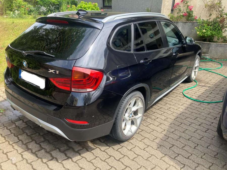 Black BMW X1 2012 in Vilnius, with an engine capacity of 2.00 L and mileage of 273 thousand km for 7900 €, photo 4 on AUTOMOTO.COM.LV