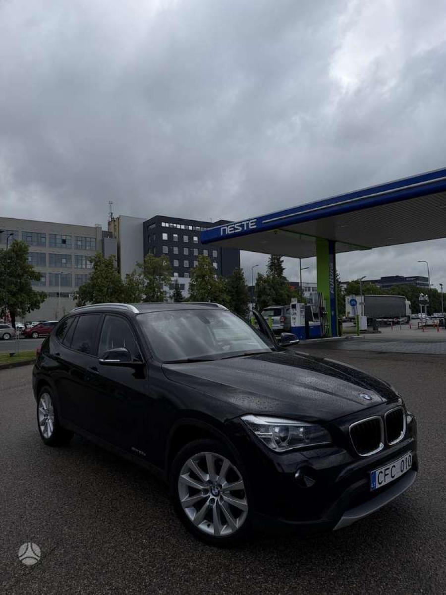 Black BMW X1 2012 in Kaunas, with an engine capacity of 2.00 L and mileage of 335 thousand km for 8700 €, photo 1 on AUTOMOTO.COM.LV