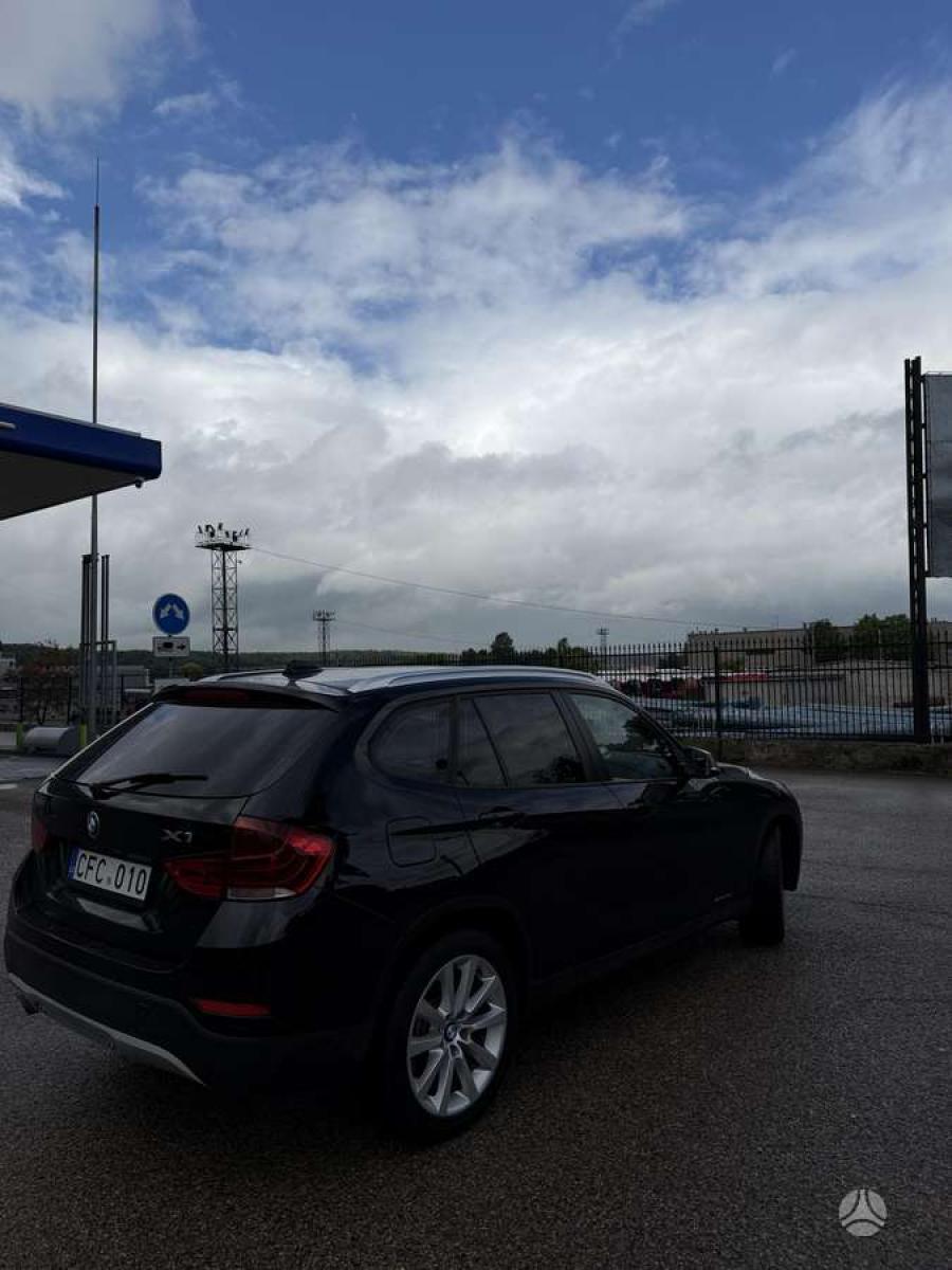 Black BMW X1 2012 in Kaunas, with an engine capacity of 2.00 L and mileage of 335 thousand km for 8700 €, photo 3 on AUTOMOTO.COM.LV