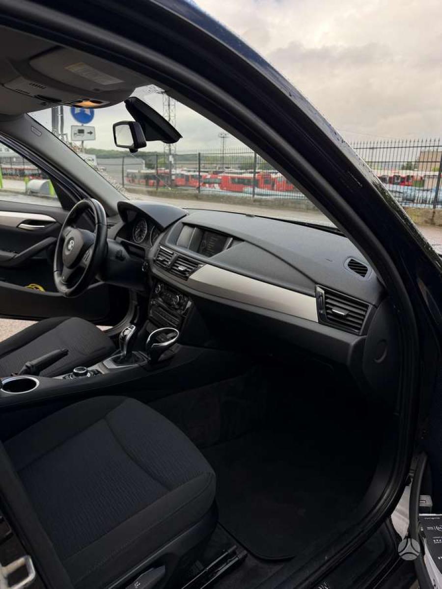 Black BMW X1 2012 in Kaunas, with an engine capacity of 2.00 L and mileage of 335 thousand km for 8700 €, photo 4 on AUTOMOTO.COM.LV