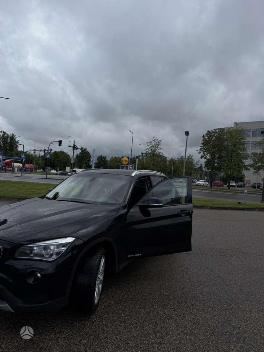 Black BMW X1 2012 in Kaunas, with an engine capacity of 2.00 L and mileage of 335 thousand km for 8700 €, photo 7 on AUTOMOTO.COM.LV