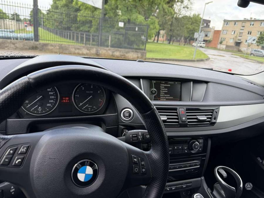 Black BMW X1 2012 in Kaunas, with an engine capacity of 2.00 L and mileage of 335 thousand km for 8700 €, photo 8 on AUTOMOTO.COM.LV