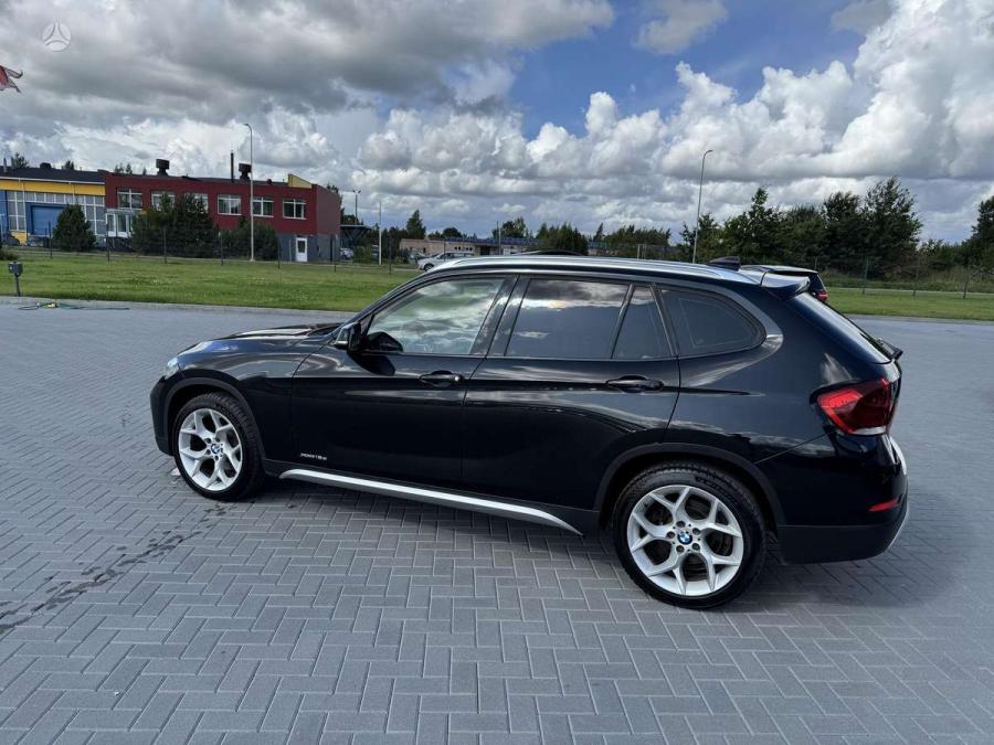 Black BMW X1 2012 in Telschi, with an engine capacity of 2.00 L and mileage of 245 thousand km for 8800 €, photo 4 on AUTOMOTO.COM.LV