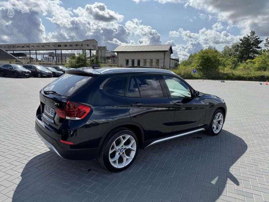 Black BMW X1 2012 in Telschi, with an engine capacity of 2.00 L and mileage of 245 thousand km for 8800 €, photo 8 on AUTOMOTO.COM.LV