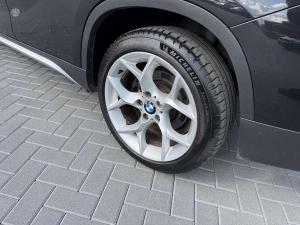 Black BMW X1 2012 in Telschi, with an engine capacity of 2.00 L and mileage of 245 thousand km for 8800 €, photo 14 on AUTOMOTO.COM.LV
