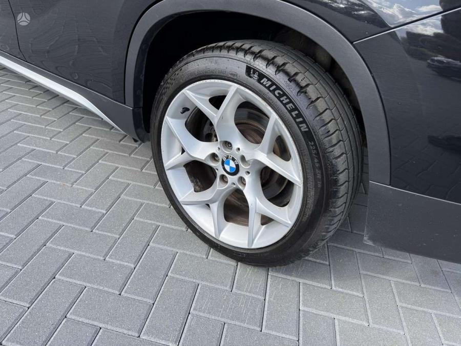 Black BMW X1 2012 in Telschi, with an engine capacity of 2.00 L and mileage of 245 thousand km for 8800 €, photo 14 on AUTOMOTO.COM.LV