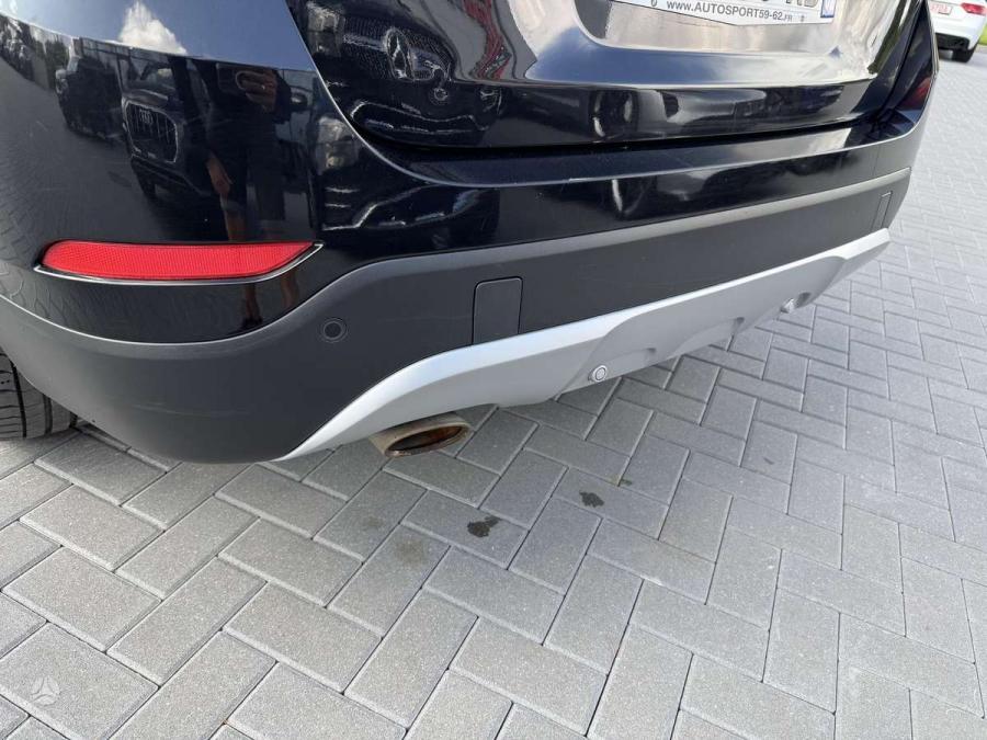 Black BMW X1 2012 in Telschi, with an engine capacity of 2.00 L and mileage of 245 thousand km for 8800 €, photo 16 on AUTOMOTO.COM.LV