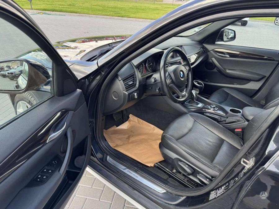 Black BMW X1 2012 in Telschi, with an engine capacity of 2.00 L and mileage of 245 thousand km for 8800 €, photo 17 on AUTOMOTO.COM.LV