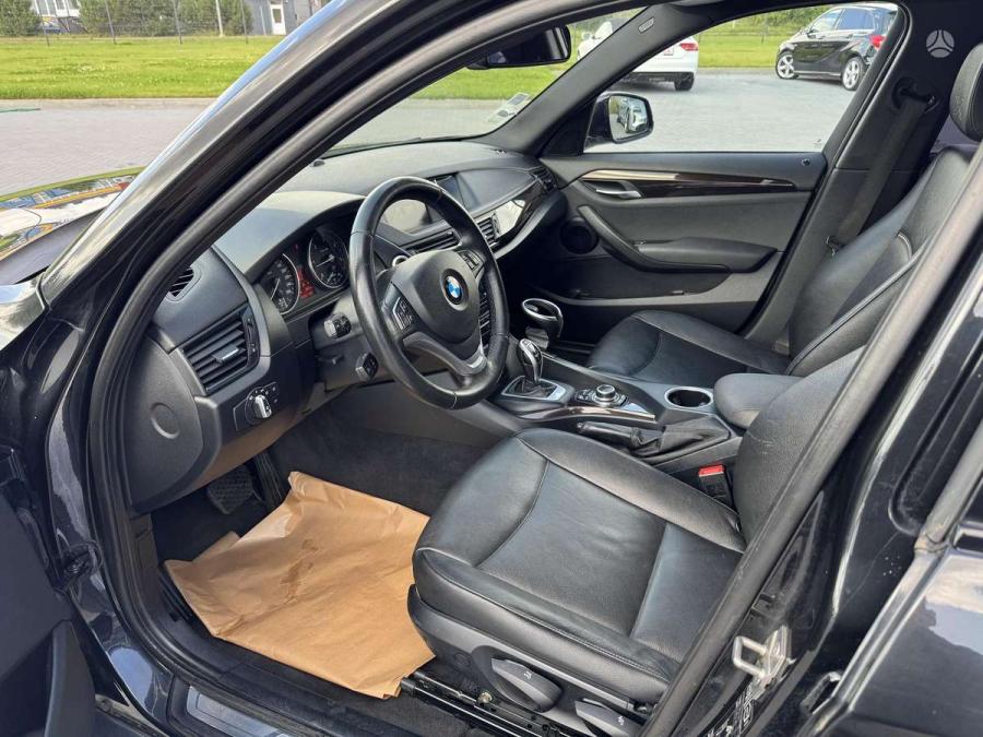 Black BMW X1 2012 in Telschi, with an engine capacity of 2.00 L and mileage of 245 thousand km for 8800 €, photo 18 on AUTOMOTO.COM.LV