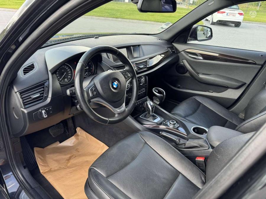 Black BMW X1 2012 in Telschi, with an engine capacity of 2.00 L and mileage of 245 thousand km for 8800 €, photo 19 on AUTOMOTO.COM.LV