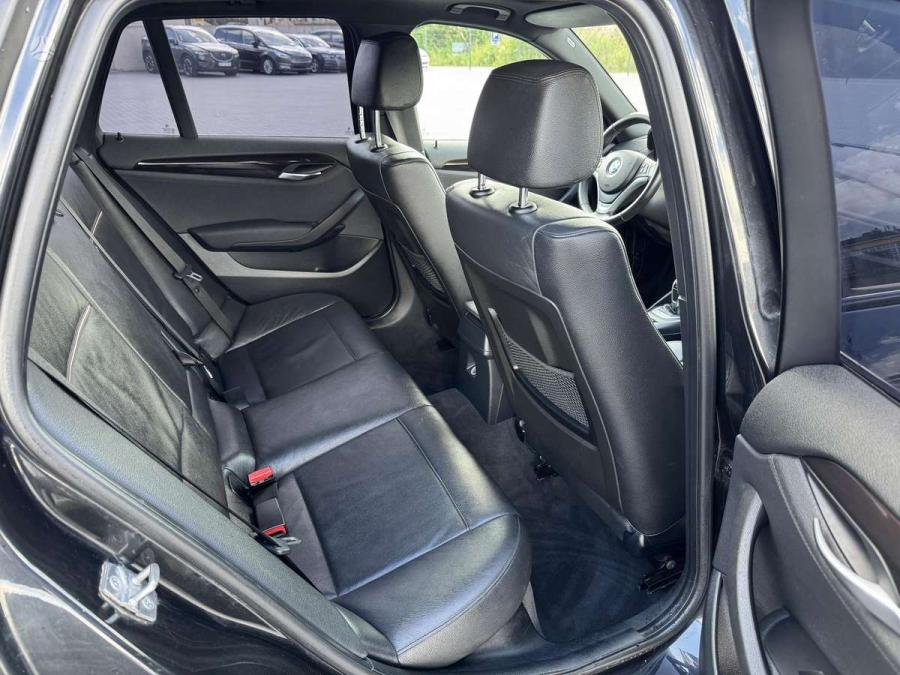 Black BMW X1 2012 in Telschi, with an engine capacity of 2.00 L and mileage of 245 thousand km for 8800 €, photo 24 on AUTOMOTO.COM.LV