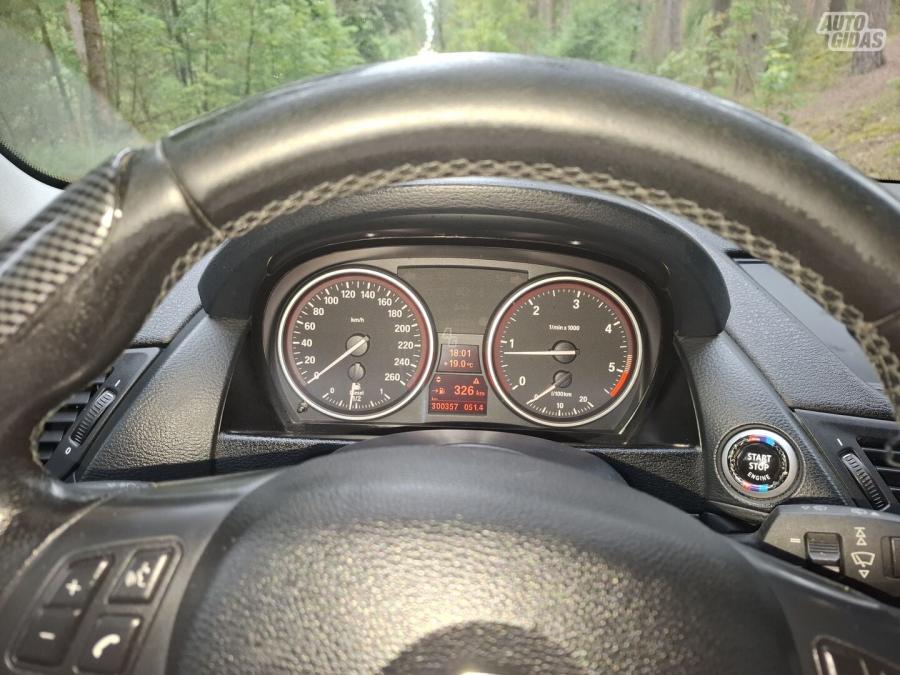 Black BMW X1 2012 in Druskininkai, with an engine capacity of 2.00 L and mileage of 301 thousand km for 4350 €, photo 8 on AUTOMOTO.COM.LV