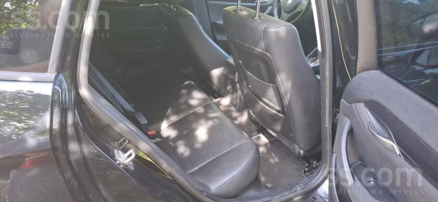 Black BMW X1 2012 in Jelgava, with an engine capacity of 2.00 L and mileage of 250 thousand km for 7500 €, photo 16 on AUTOMOTO.COM.LV