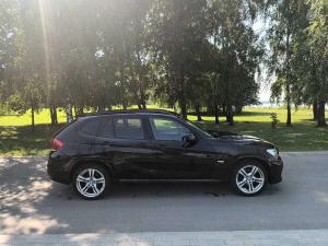 Black BMW X1 2012 in Telschi, with an engine capacity of 2.00 L and mileage of 246 thousand km for 7750 €, photo 4 on AUTOMOTO.COM.LV