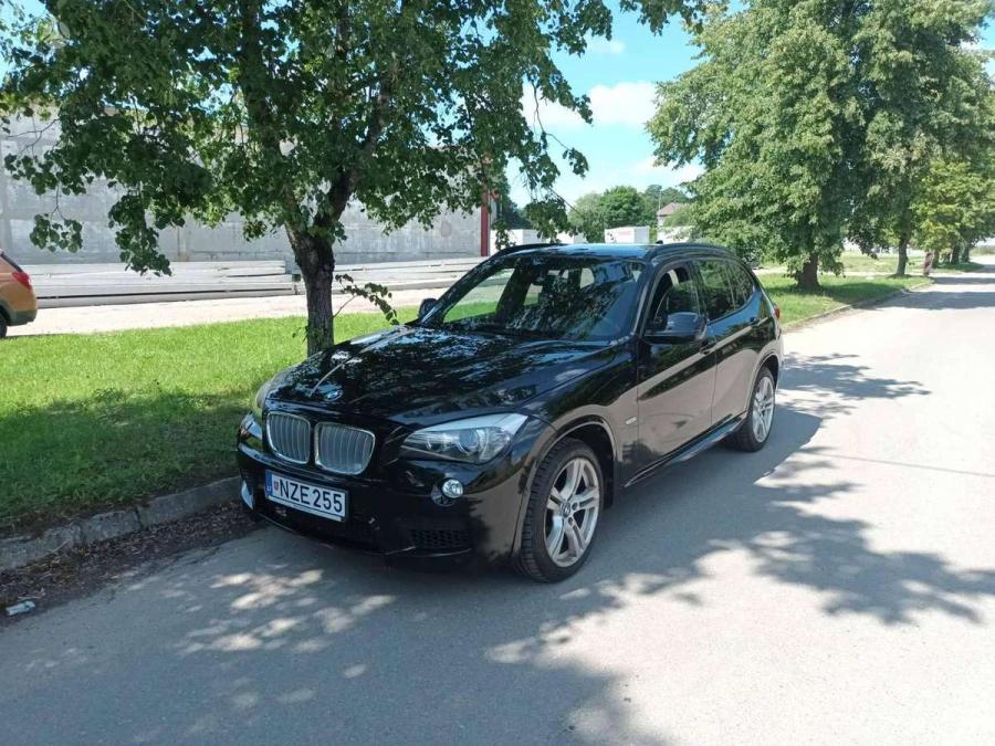 Black BMW X1 2012 in Telschi, with an engine capacity of 2.00 L and mileage of 246 thousand km for 7750 €, photo 19 on AUTOMOTO.COM.LV