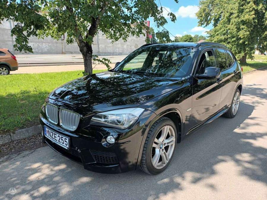 Black BMW X1 2012 in Telschi, with an engine capacity of 2.00 L and mileage of 246 thousand km for 7750 €, photo 21 on AUTOMOTO.COM.LV