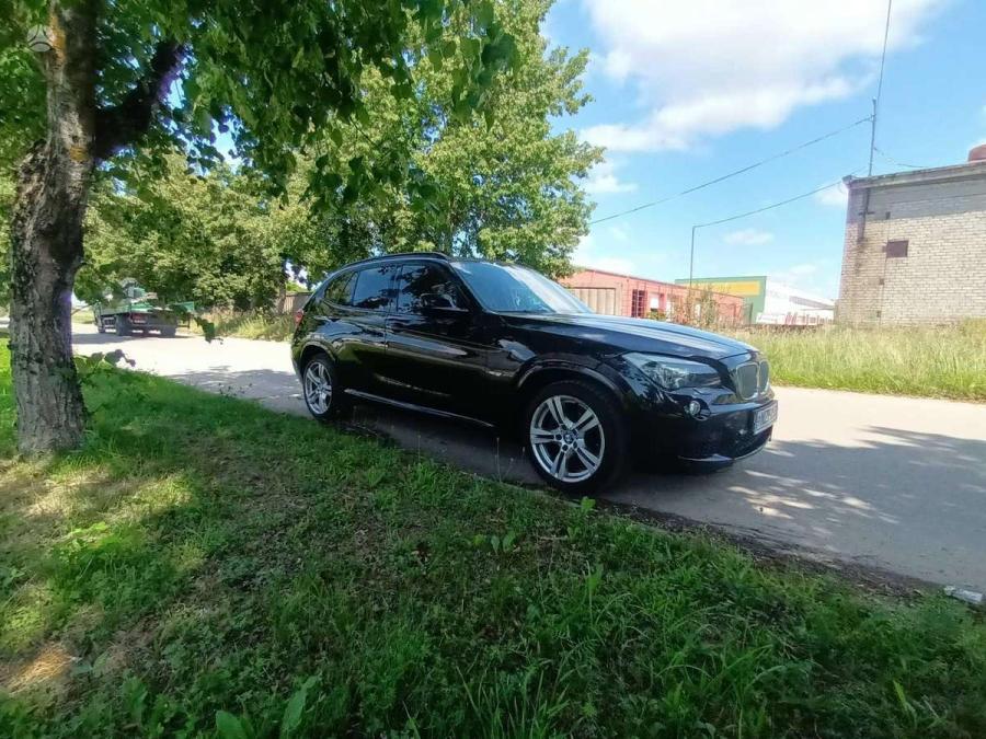 Black BMW X1 2012 in Telschi, with an engine capacity of 2.00 L and mileage of 246 thousand km for 7750 €, photo 29 on AUTOMOTO.COM.LV