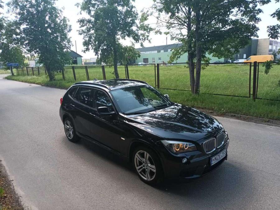 Black BMW X1 2012 in Telschi, with an engine capacity of 2.00 L and mileage of 246 thousand km for 7750 €, photo 38 on AUTOMOTO.COM.LV