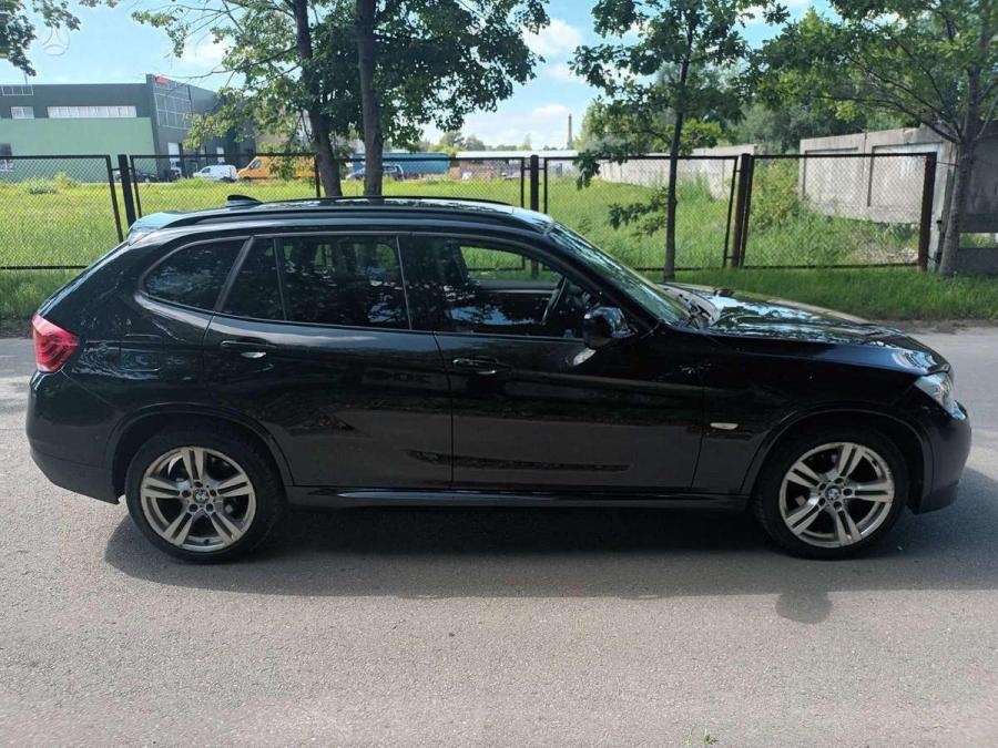 Black BMW X1 2012 in Telschi, with an engine capacity of 2.00 L and mileage of 246 thousand km for 7750 €, photo 43 on AUTOMOTO.COM.LV