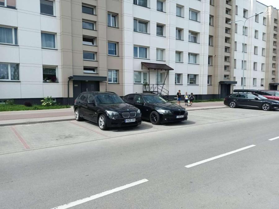 Black BMW X1 2012 in Telschi, with an engine capacity of 2.00 L and mileage of 246 thousand km for 7750 €, photo 52 on AUTOMOTO.COM.LV